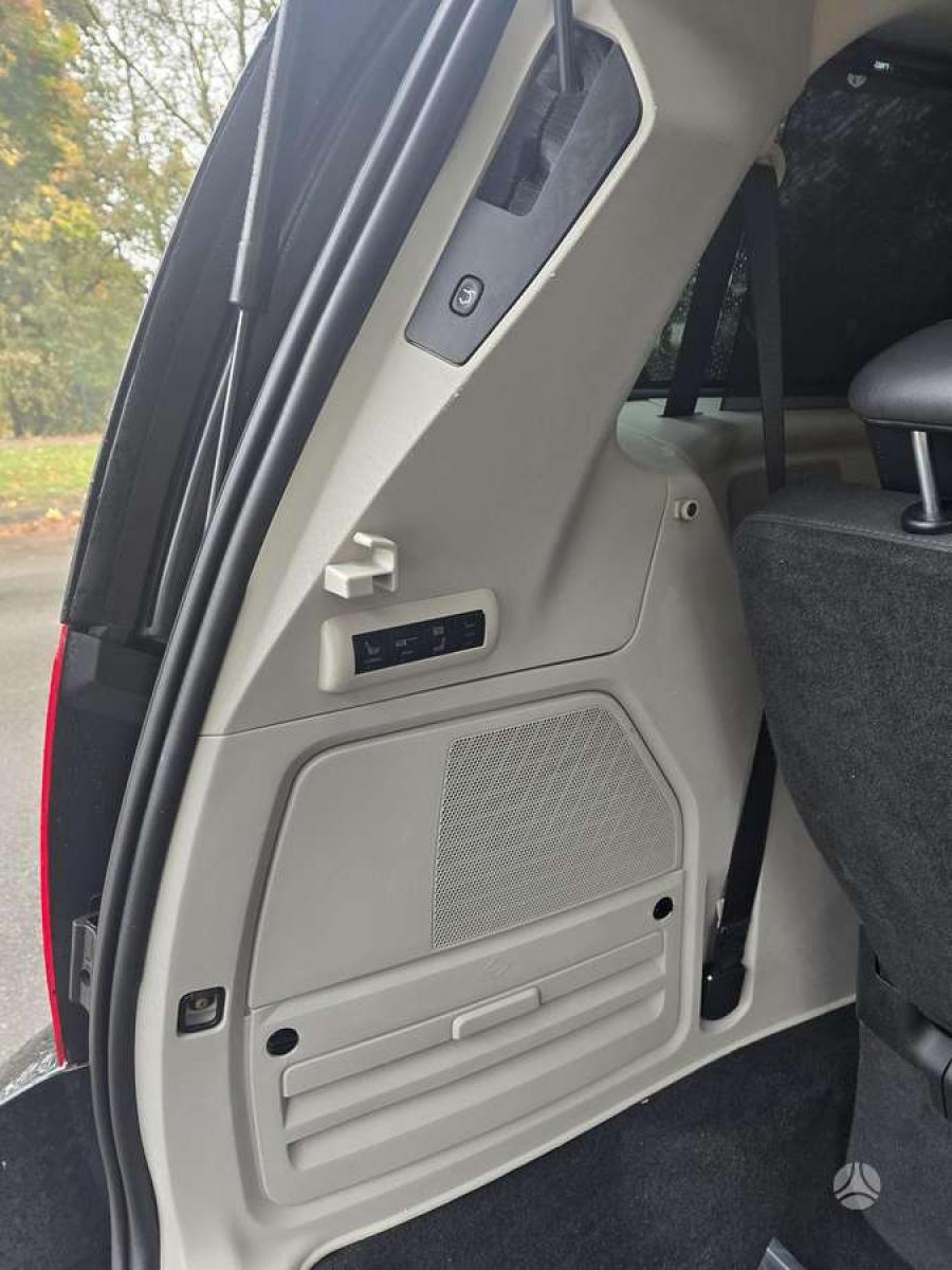 Black Chrysler town-&-country 2011 in Vilnius, with an engine capacity of 3.78 L and mileage of 162 thousand km for 6800 €, photo 104 on AUTOMOTO.COM.LV