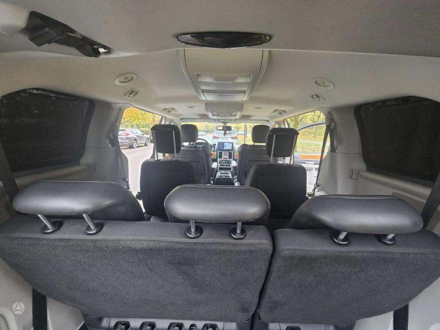 Black Chrysler town-&-country 2011 in Vilnius, with an engine capacity of 3.78 L and mileage of 162 thousand km for 6800 €, photo 99 on AUTOMOTO.COM.LV