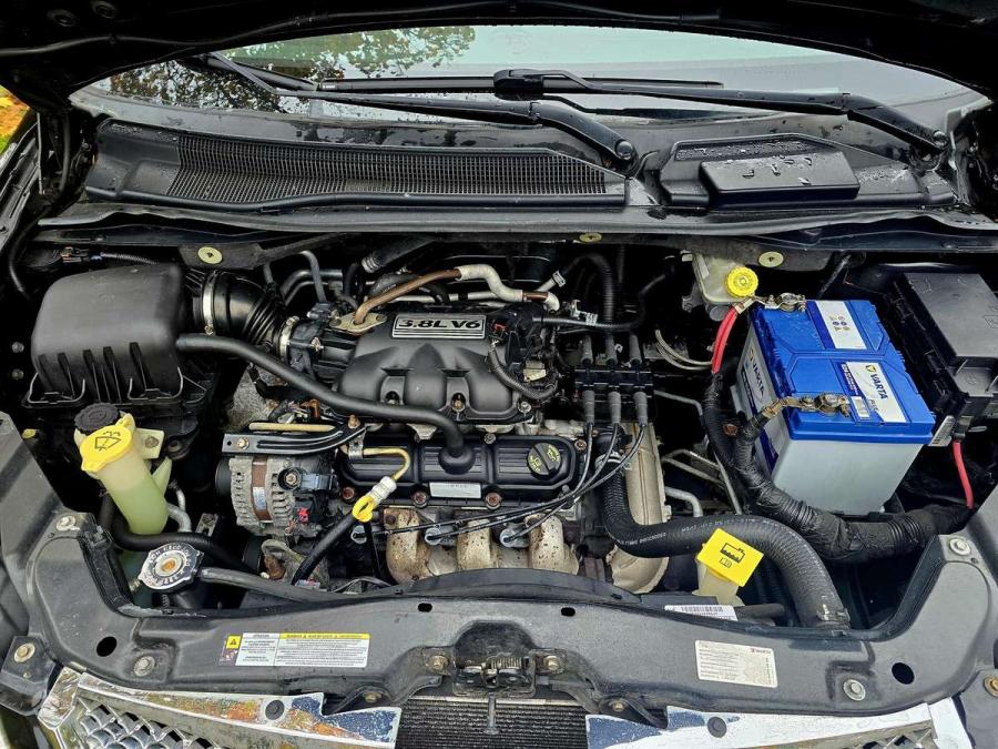 Black Chrysler town-&-country 2011 in Vilnius, with an engine capacity of 3.78 L and mileage of 162 thousand km for 6800 €, photo 103 on AUTOMOTO.COM.LV
