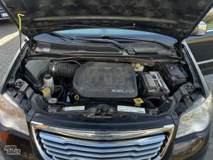 Black Chrysler town-&-country 2012 in Klaipeda, with an engine capacity of 3.60 L and mileage of 320 thousand km for 7000 €, photo 17 on AUTOMOTO.COM.LV