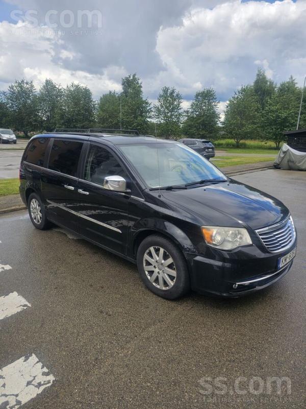 Melns Chrysler town-&-country 2012 Rīga, ar dzinēja tilpumu 3.60 L un nobraukumu 370 tūkst. km par 2900 €, foto 1 vietnē AUTOMOTO.COM.LV