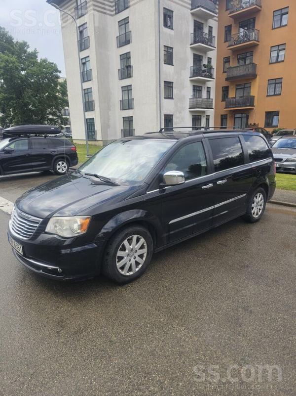Melns Chrysler town-&-country 2012 Rīga, ar dzinēja tilpumu 3.60 L un nobraukumu 370 tūkst. km par 2900 €, foto 2 vietnē AUTOMOTO.COM.LV