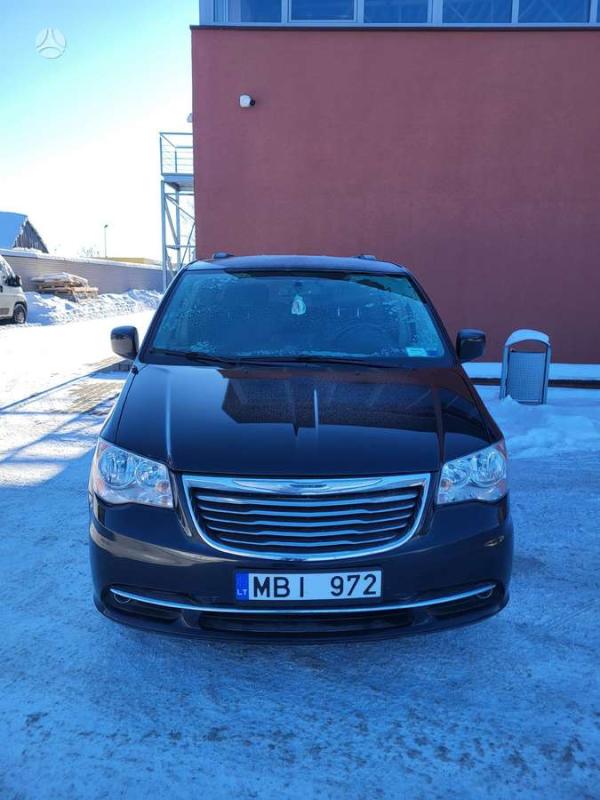 Melns Chrysler town-&-country 2013 Mažeikiai, ar dzinēja tilpumu 3.60 L un nobraukumu 236 tūkst. km par 7900 €, foto 2 vietnē AUTOMOTO.COM.LV