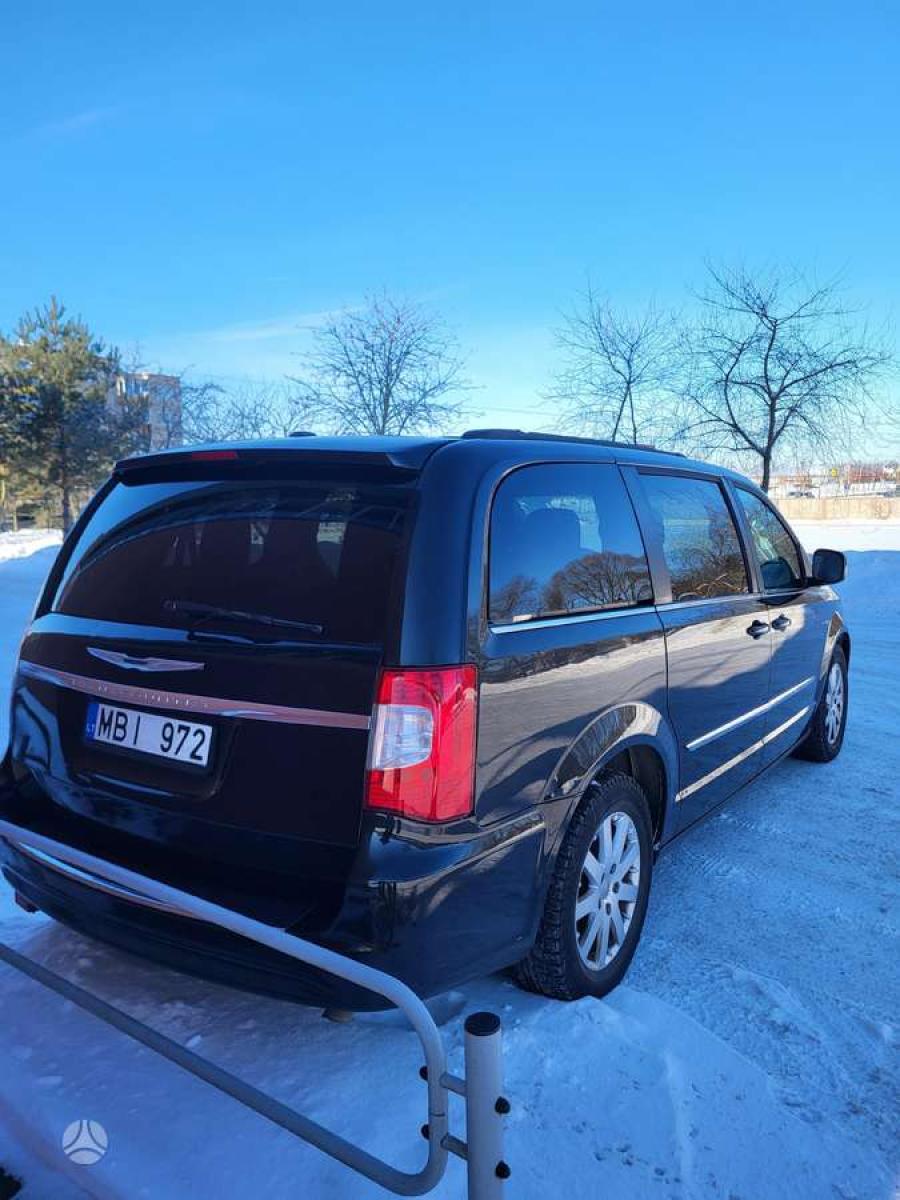Melns Chrysler town-&-country 2013 Mažeikiai, ar dzinēja tilpumu 3.60 L un nobraukumu 236 tūkst. km par 7900 €, foto 4 vietnē AUTOMOTO.COM.LV