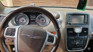 Black Chrysler town-&-country 2013 in Kedainiai, with an engine capacity of 3.61 L and mileage of 277 thousand km for 6000 €, photo 7 on AUTOMOTO.COM.LV