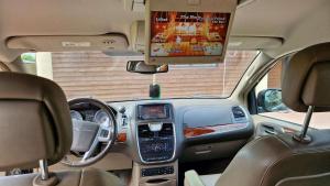 Black Chrysler town-&-country 2013 in Kedainiai, with an engine capacity of 3.61 L and mileage of 277 thousand km for 6000 €, photo 8 on AUTOMOTO.COM.LV