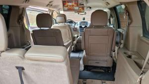 Black Chrysler town-&-country 2013 in Kedainiai, with an engine capacity of 3.61 L and mileage of 277 thousand km for 6000 €, photo 9 on AUTOMOTO.COM.LV