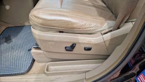 Black Chrysler town-&-country 2013 in Kedainiai, with an engine capacity of 3.61 L and mileage of 277 thousand km for 6000 €, photo 10 on AUTOMOTO.COM.LV
