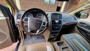 Black Chrysler town-&-country 2013 in Kedainiai, with an engine capacity of 3.61 L and mileage of 277 thousand km for 6000 €, photo 12 on AUTOMOTO.COM.LV