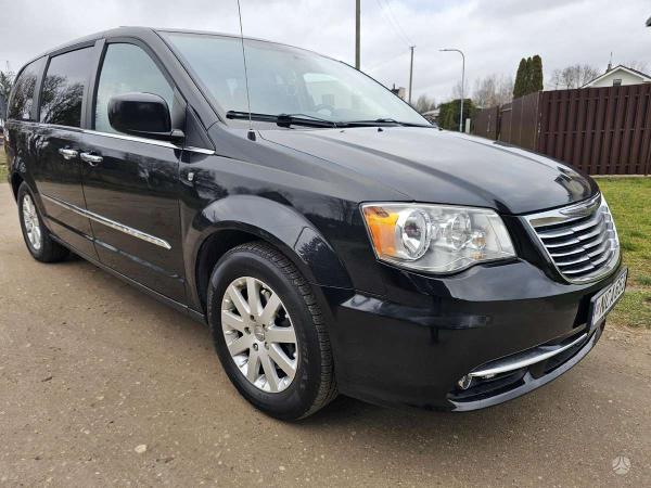Black Chrysler town-&-country 2014 in Kaunas, with an engine capacity of 3.60 L and mileage of 243 thousand km for 5999 €, photo 1 on AUTOMOTO.COM.LV