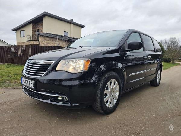 Black Chrysler town-&-country 2014 in Kaunas, with an engine capacity of 3.60 L and mileage of 243 thousand km for 5999 €, photo 8 on AUTOMOTO.COM.LV
