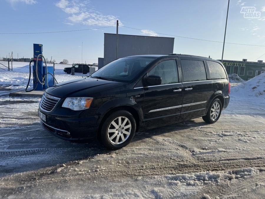 Melns Chrysler town-&-country 2014 Kauņa, ar dzinēja tilpumu 3.60 L un nobraukumu 195 tūkst. km par 9000 €, foto 1 vietnē AUTOMOTO.COM.LV