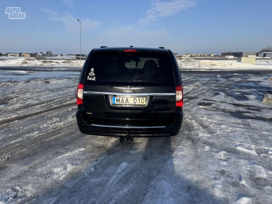 Melns Chrysler town-&-country 2014 Kauņa, ar dzinēja tilpumu 3.60 L un nobraukumu 195 tūkst. km par 9000 €, foto 3 vietnē AUTOMOTO.COM.LV