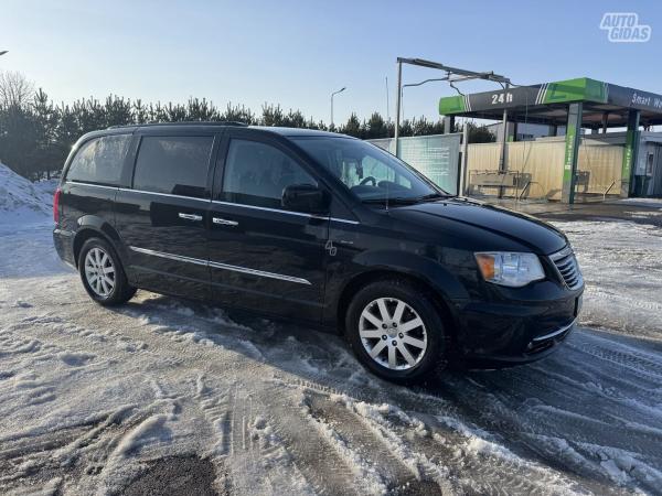 Melns Chrysler town-&-country 2014 Kauņa, ar dzinēja tilpumu 3.60 L un nobraukumu 195 tūkst. km par 9000 €, foto 4 vietnē AUTOMOTO.COM.LV