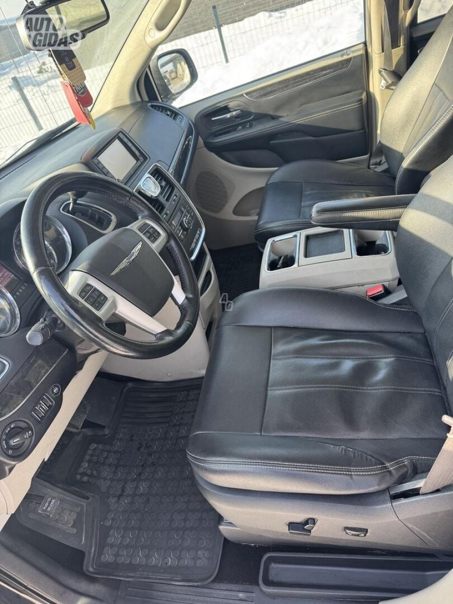 Melns Chrysler town-&-country 2014 Kauņa, ar dzinēja tilpumu 3.60 L un nobraukumu 195 tūkst. km par 9000 €, foto 12 vietnē AUTOMOTO.COM.LV