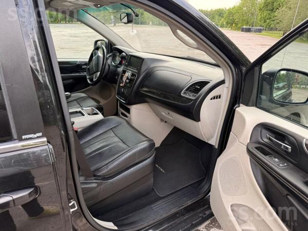 Black Chrysler town-&-country 2014 in Riga, with an engine capacity of 3.60 L and mileage of 337 thousand km for 4000 €, photo 8 on AUTOMOTO.COM.LV