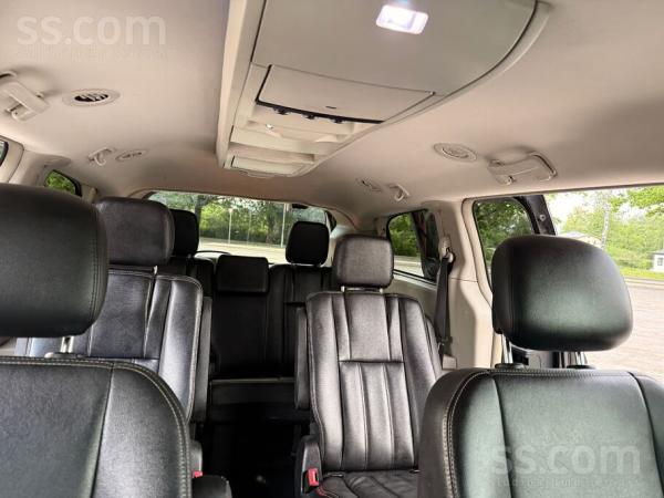 Black Chrysler town-&-country 2014 in Riga, with an engine capacity of 3.60 L and mileage of 337 thousand km for 4000 €, photo 9 on AUTOMOTO.COM.LV