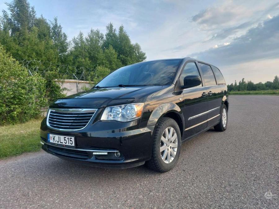 Melns Chrysler town-&-country 2014 Šauļi, ar dzinēja tilpumu 3.60 L un nobraukumu 241 tūkst. km par 8200 €, foto 1 vietnē AUTOMOTO.COM.LV