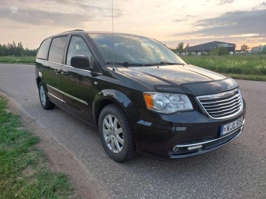 Melns Chrysler town-&-country 2014 Šauļi, ar dzinēja tilpumu 3.60 L un nobraukumu 241 tūkst. km par 8200 €, foto 3 vietnē AUTOMOTO.COM.LV
