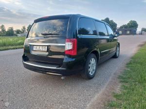 Melns Chrysler town-&-country 2014 Šauļi, ar dzinēja tilpumu 3.60 L un nobraukumu 241 tūkst. km par 8200 €, foto 5 vietnē AUTOMOTO.COM.LV