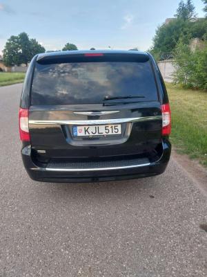 Melns Chrysler town-&-country 2014 Šauļi, ar dzinēja tilpumu 3.60 L un nobraukumu 241 tūkst. km par 8200 €, foto 6 vietnē AUTOMOTO.COM.LV