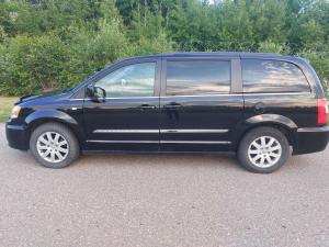 Melns Chrysler town-&-country 2014 Šauļi, ar dzinēja tilpumu 3.60 L un nobraukumu 241 tūkst. km par 8200 €, foto 8 vietnē AUTOMOTO.COM.LV