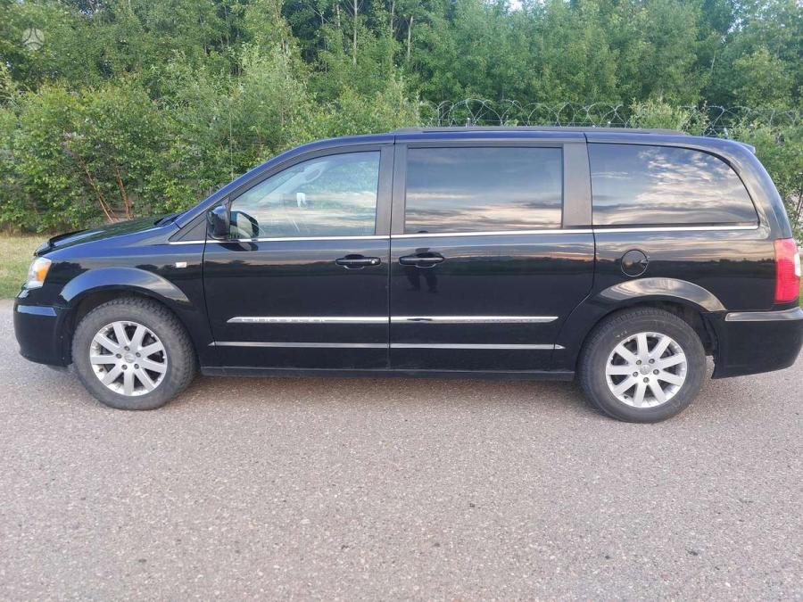Melns Chrysler town-&-country 2014 Šauļi, ar dzinēja tilpumu 3.60 L un nobraukumu 241 tūkst. km par 8200 €, foto 8 vietnē AUTOMOTO.COM.LV