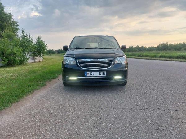 Melns Chrysler town-&-country 2014 Šauļi, ar dzinēja tilpumu 3.60 L un nobraukumu 241 tūkst. km par 8200 €, foto 8 vietnē AUTOMOTO.COM.LV