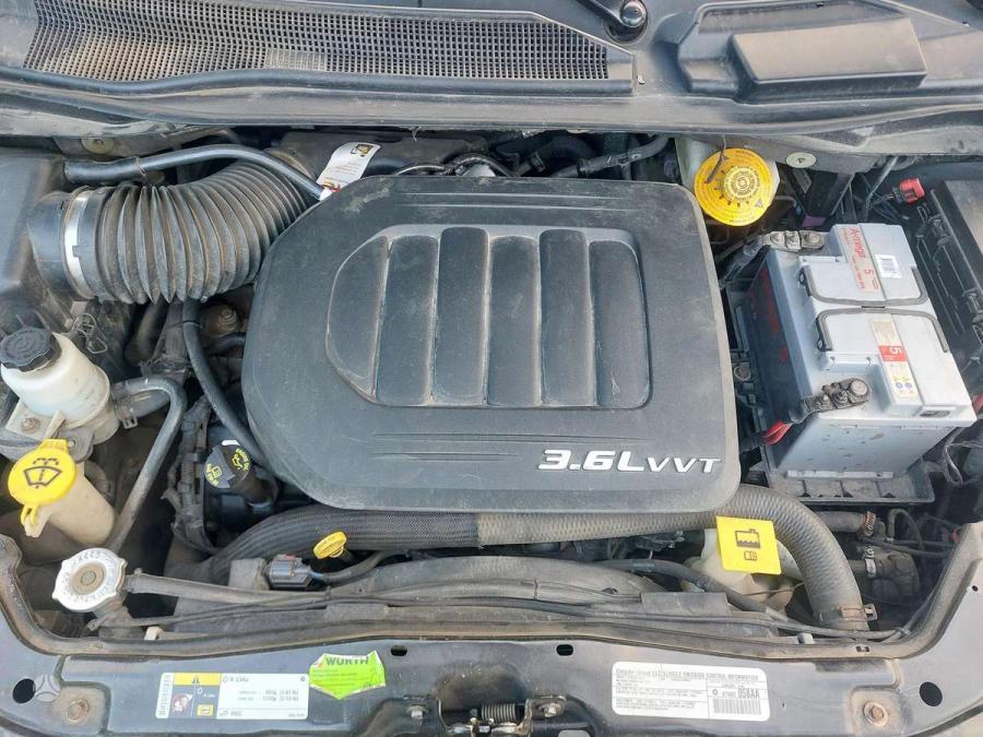 Melns Chrysler town-&-country 2014 Šauļi, ar dzinēja tilpumu 3.60 L un nobraukumu 241 tūkst. km par 8200 €, foto 10 vietnē AUTOMOTO.COM.LV