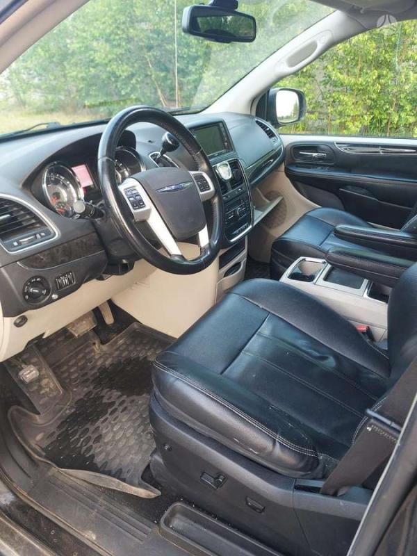 Melns Chrysler town-&-country 2014 Šauļi, ar dzinēja tilpumu 3.60 L un nobraukumu 241 tūkst. km par 8200 €, foto 10 vietnē AUTOMOTO.COM.LV