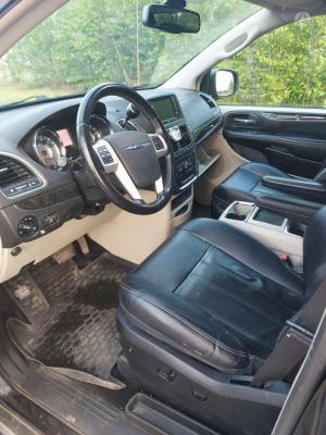 Melns Chrysler town-&-country 2014 Šauļi, ar dzinēja tilpumu 3.60 L un nobraukumu 241 tūkst. km par 8200 €, foto 11 vietnē AUTOMOTO.COM.LV
