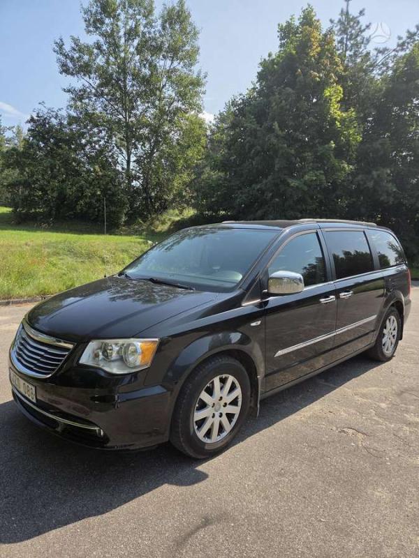 Melns Chrysler town-&-country 2014 Viļņa, ar dzinēja tilpumu 3.60 L un nobraukumu 122 tūkst. km par 8500 €, foto 2 vietnē AUTOMOTO.COM.LV