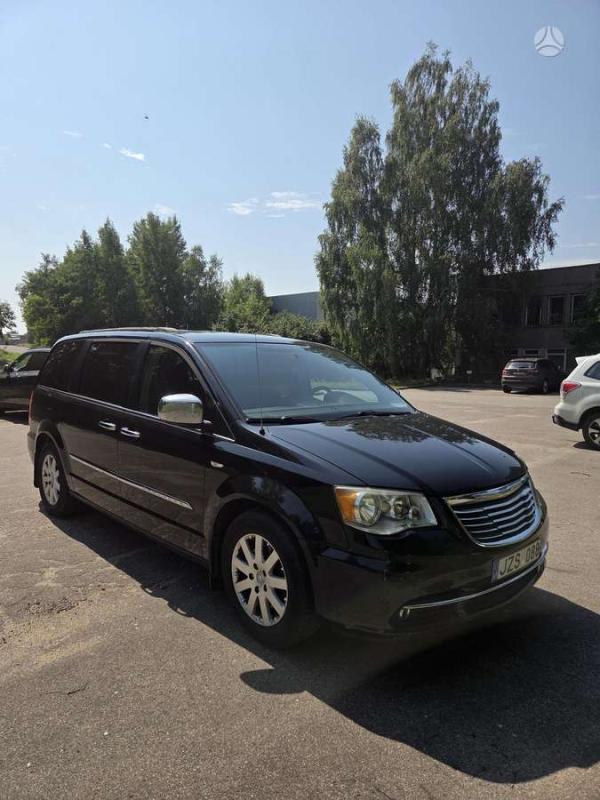 Melns Chrysler town-&-country 2014 Viļņa, ar dzinēja tilpumu 3.60 L un nobraukumu 122 tūkst. km par 8500 €, foto 6 vietnē AUTOMOTO.COM.LV