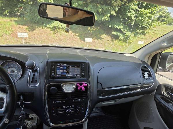Melns Chrysler town-&-country 2014 Viļņa, ar dzinēja tilpumu 3.60 L un nobraukumu 122 tūkst. km par 8500 €, foto 8 vietnē AUTOMOTO.COM.LV