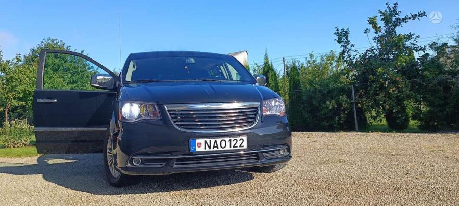 Melns Chrysler town-&-country 2014 Biržai, ar dzinēja tilpumu 3.60 L un nobraukumu 264 tūkst. km par 9000 €, foto 3 vietnē AUTOMOTO.COM.LV