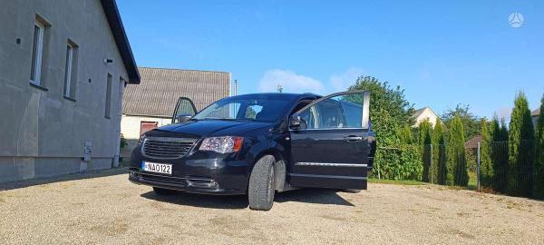 Melns Chrysler town-&-country 2014 Biržai, ar dzinēja tilpumu 3.60 L un nobraukumu 264 tūkst. km par 9000 €, foto 3 vietnē AUTOMOTO.COM.LV
