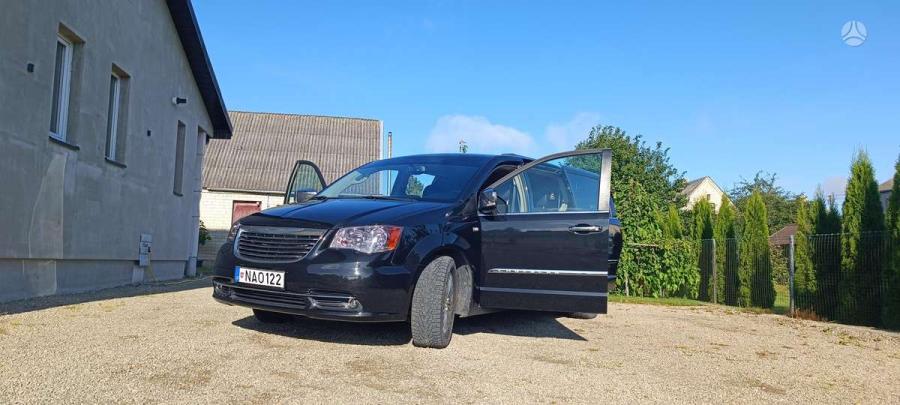 Melns Chrysler town-&-country 2014 Biržai, ar dzinēja tilpumu 3.60 L un nobraukumu 264 tūkst. km par 9000 €, foto 4 vietnē AUTOMOTO.COM.LV