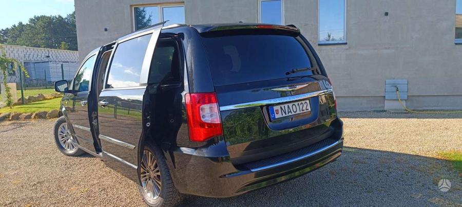 Melns Chrysler town-&-country 2014 Biržai, ar dzinēja tilpumu 3.60 L un nobraukumu 264 tūkst. km par 9000 €, foto 7 vietnē AUTOMOTO.COM.LV