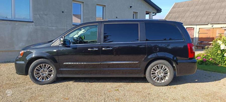 Melns Chrysler town-&-country 2014 Biržai, ar dzinēja tilpumu 3.60 L un nobraukumu 264 tūkst. km par 9000 €, foto 9 vietnē AUTOMOTO.COM.LV
