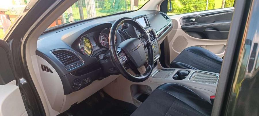 Melns Chrysler town-&-country 2014 Biržai, ar dzinēja tilpumu 3.60 L un nobraukumu 264 tūkst. km par 9000 €, foto 20 vietnē AUTOMOTO.COM.LV