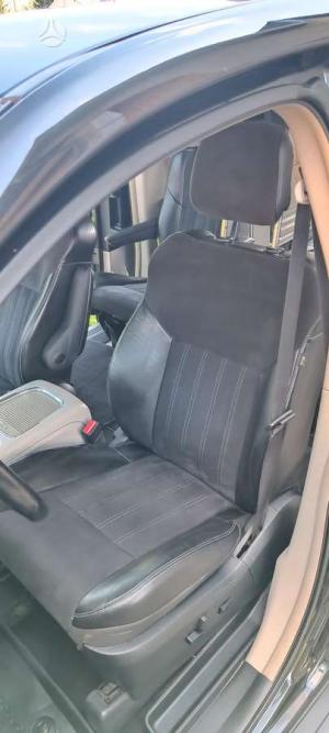 Melns Chrysler town-&-country 2014 Biržai, ar dzinēja tilpumu 3.60 L un nobraukumu 264 tūkst. km par 9000 €, foto 23 vietnē AUTOMOTO.COM.LV