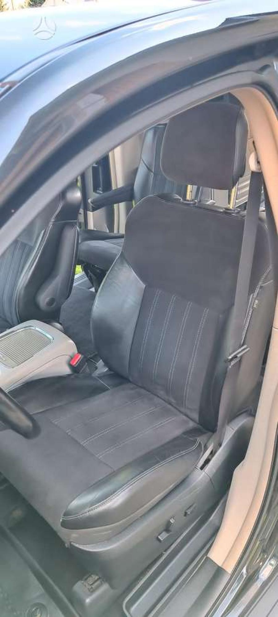 Melns Chrysler town-&-country 2014 Biržai, ar dzinēja tilpumu 3.60 L un nobraukumu 264 tūkst. km par 9000 €, foto 23 vietnē AUTOMOTO.COM.LV