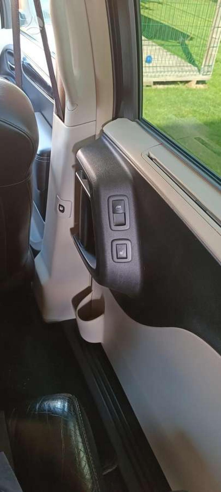 Melns Chrysler town-&-country 2014 Biržai, ar dzinēja tilpumu 3.60 L un nobraukumu 264 tūkst. km par 9000 €, foto 26 vietnē AUTOMOTO.COM.LV