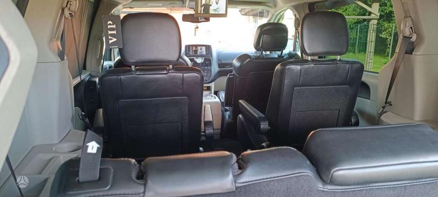 Melns Chrysler town-&-country 2014 Biržai, ar dzinēja tilpumu 3.60 L un nobraukumu 264 tūkst. km par 9000 €, foto 31 vietnē AUTOMOTO.COM.LV