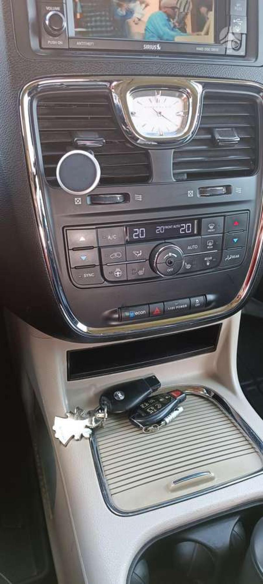 Melns Chrysler town-&-country 2014 Biržai, ar dzinēja tilpumu 3.60 L un nobraukumu 264 tūkst. km par 9000 €, foto 33 vietnē AUTOMOTO.COM.LV
