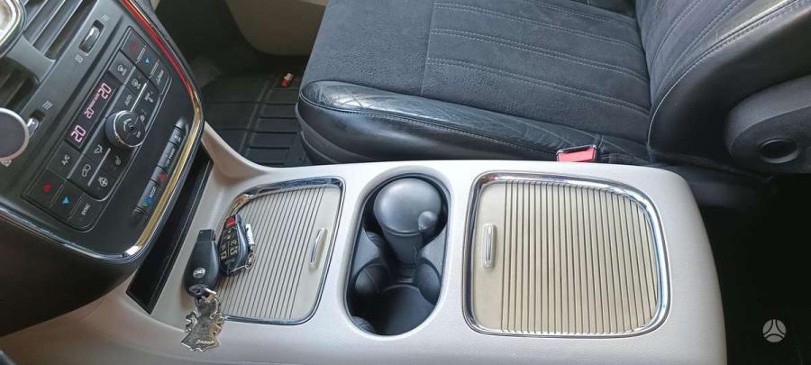 Melns Chrysler town-&-country 2014 Biržai, ar dzinēja tilpumu 3.60 L un nobraukumu 264 tūkst. km par 9000 €, foto 35 vietnē AUTOMOTO.COM.LV