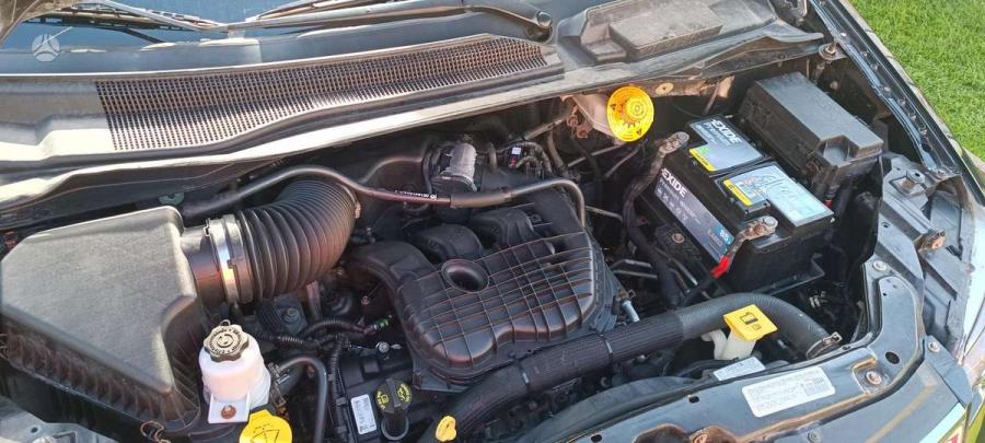 Melns Chrysler town-&-country 2014 Biržai, ar dzinēja tilpumu 3.60 L un nobraukumu 264 tūkst. km par 9000 €, foto 37 vietnē AUTOMOTO.COM.LV