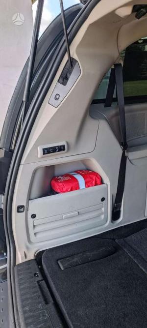 Melns Chrysler town-&-country 2014 Biržai, ar dzinēja tilpumu 3.60 L un nobraukumu 264 tūkst. km par 9000 €, foto 40 vietnē AUTOMOTO.COM.LV