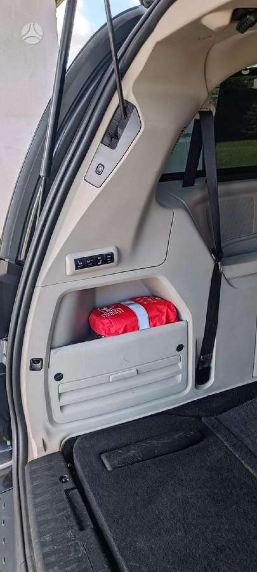 Melns Chrysler town-&-country 2014 Biržai, ar dzinēja tilpumu 3.60 L un nobraukumu 264 tūkst. km par 9000 €, foto 40 vietnē AUTOMOTO.COM.LV