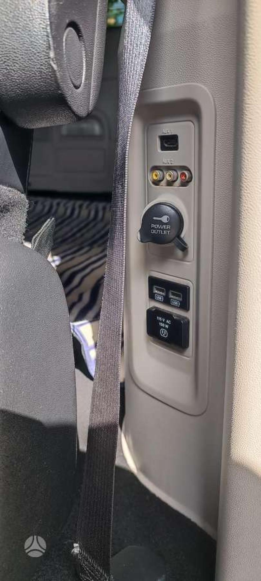 Melns Chrysler town-&-country 2014 Biržai, ar dzinēja tilpumu 3.60 L un nobraukumu 264 tūkst. km par 9000 €, foto 41 vietnē AUTOMOTO.COM.LV